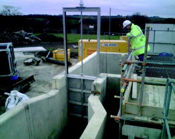 Stainless Steel Penstock - Series SG 3100C Channel Mounted - Industrial ...